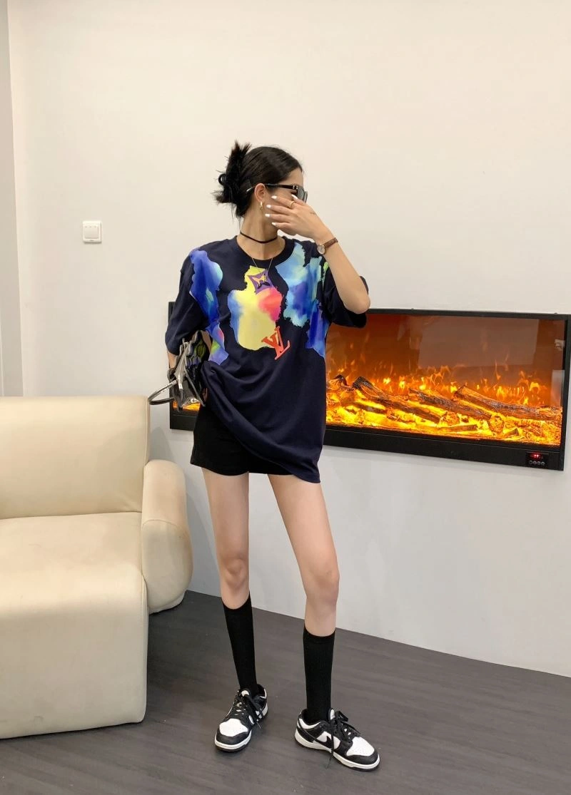 Accurate model Louis Vuitton T-Shirts