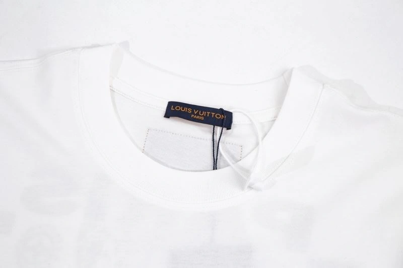 Accurate model Louis Vuitton T-Shirts