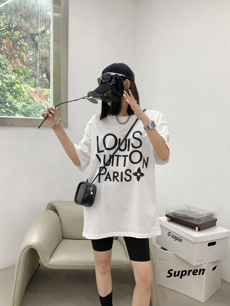 Accurate model Louis Vuitton T-Shirts