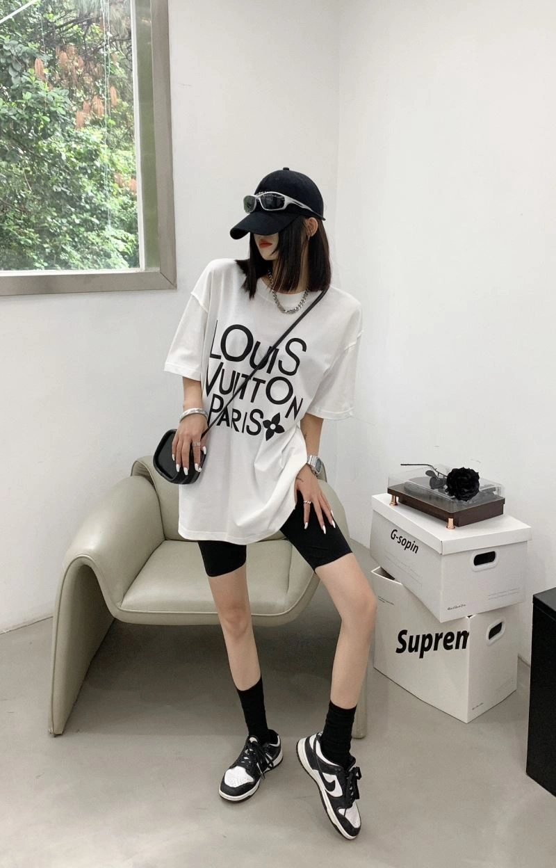 Accurate model Louis Vuitton T-Shirts