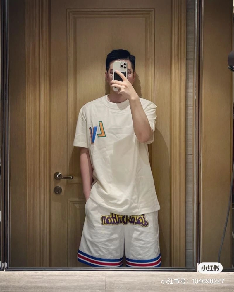 Top match Louis Vuitton T-Shirts