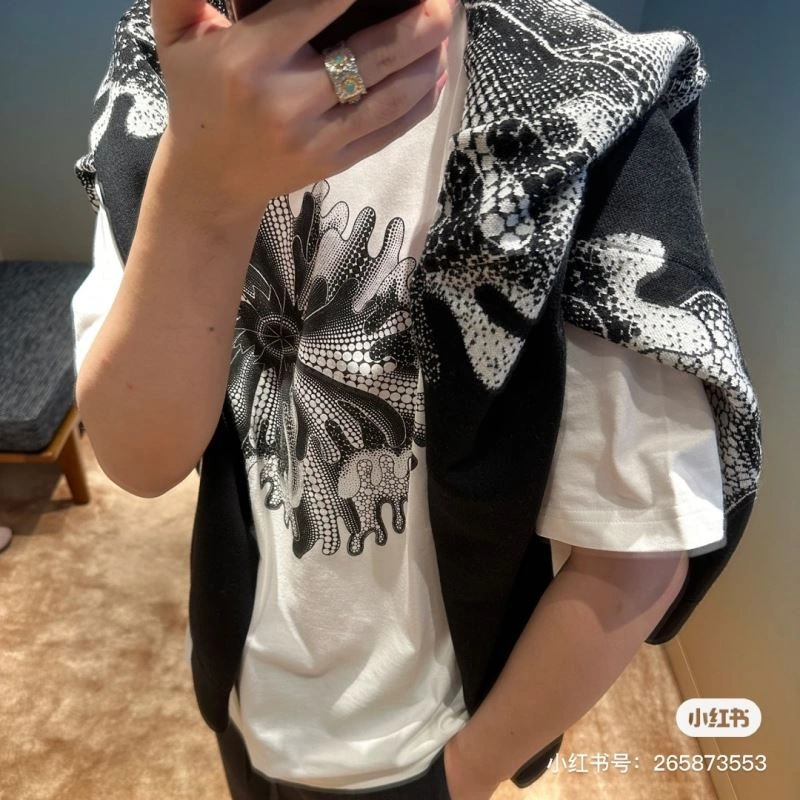 Top match Louis Vuitton T-Shirts