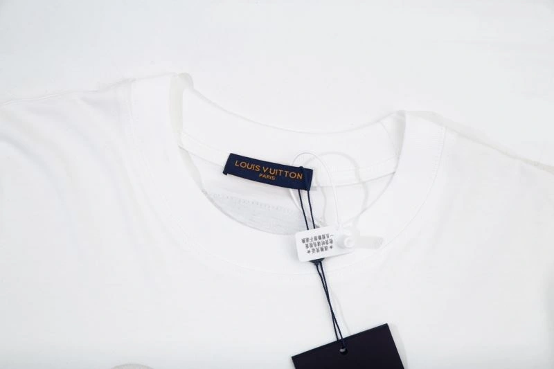 Accurate model Louis Vuitton T-Shirts