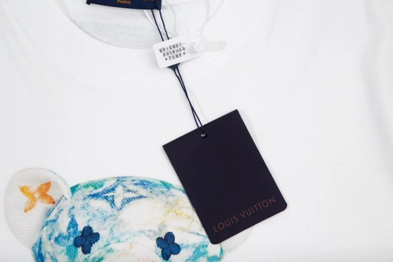 Accurate model Louis Vuitton T-Shirts