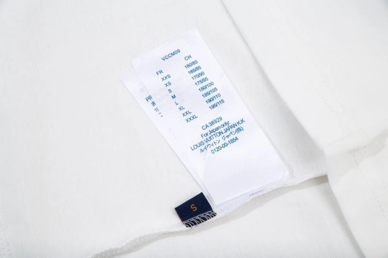 Accurate model Louis Vuitton T-Shirts