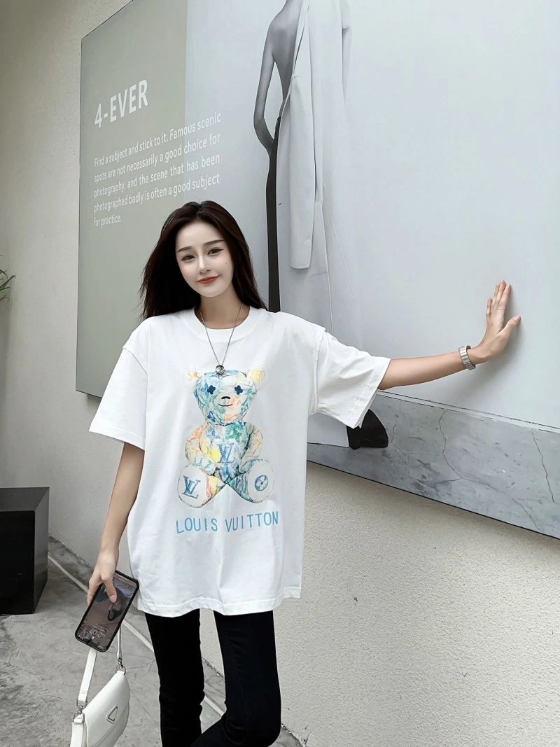 Accurate model Louis Vuitton T-Shirts