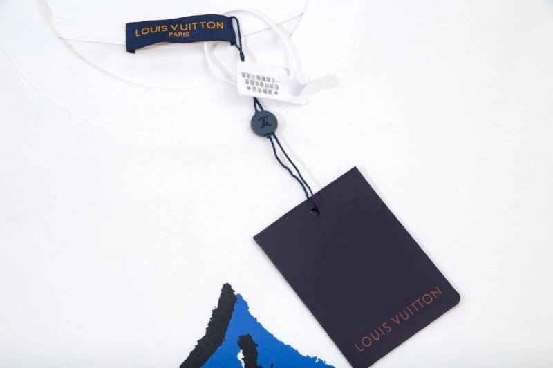 Accurate model Louis Vuitton T-Shirts