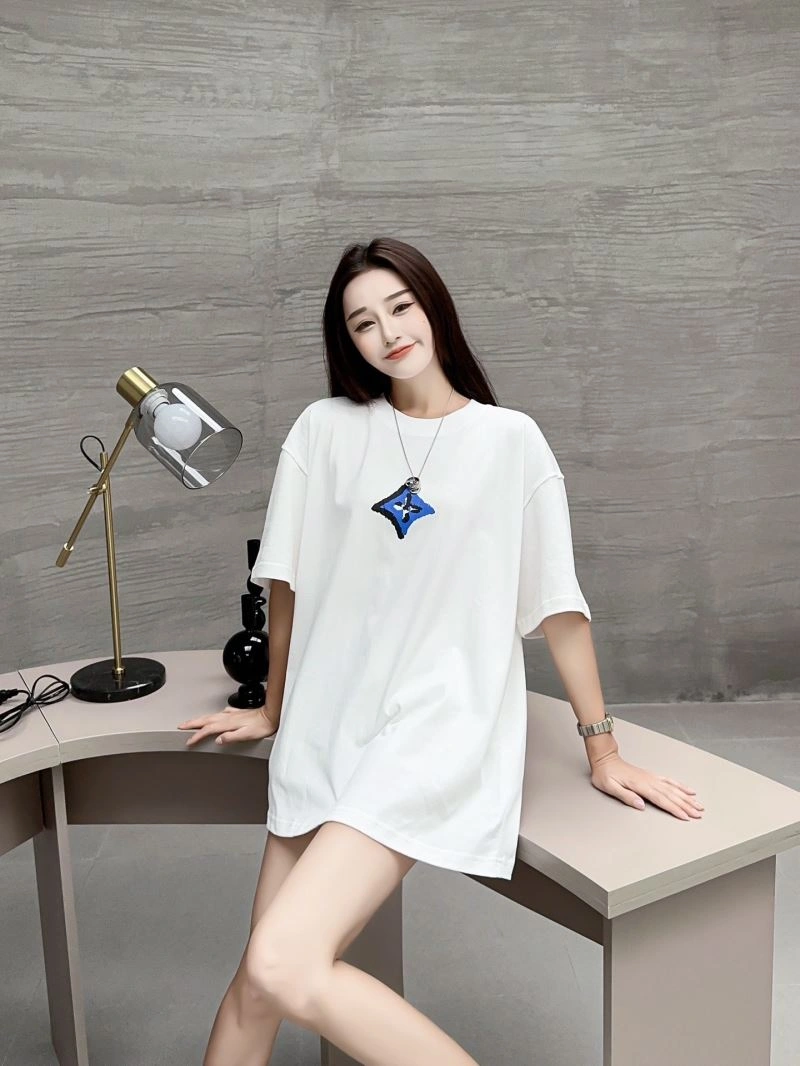 Accurate model Louis Vuitton T-Shirts