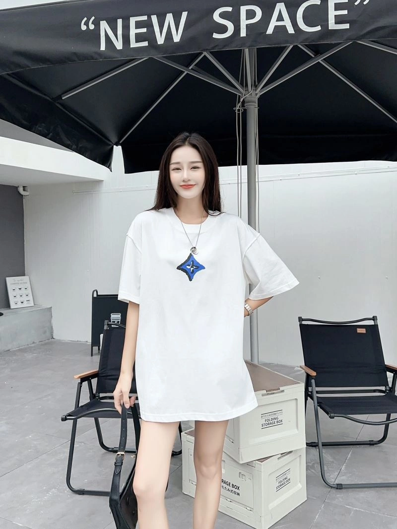 Accurate model Louis Vuitton T-Shirts