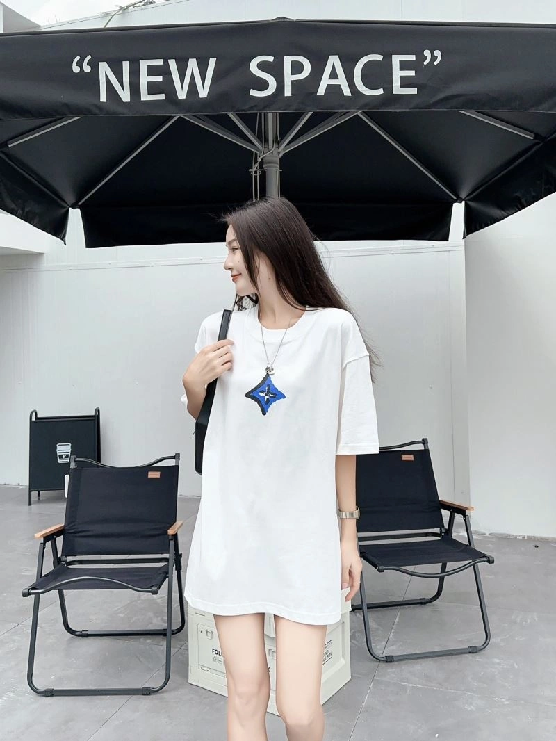 Accurate model Louis Vuitton T-Shirts
