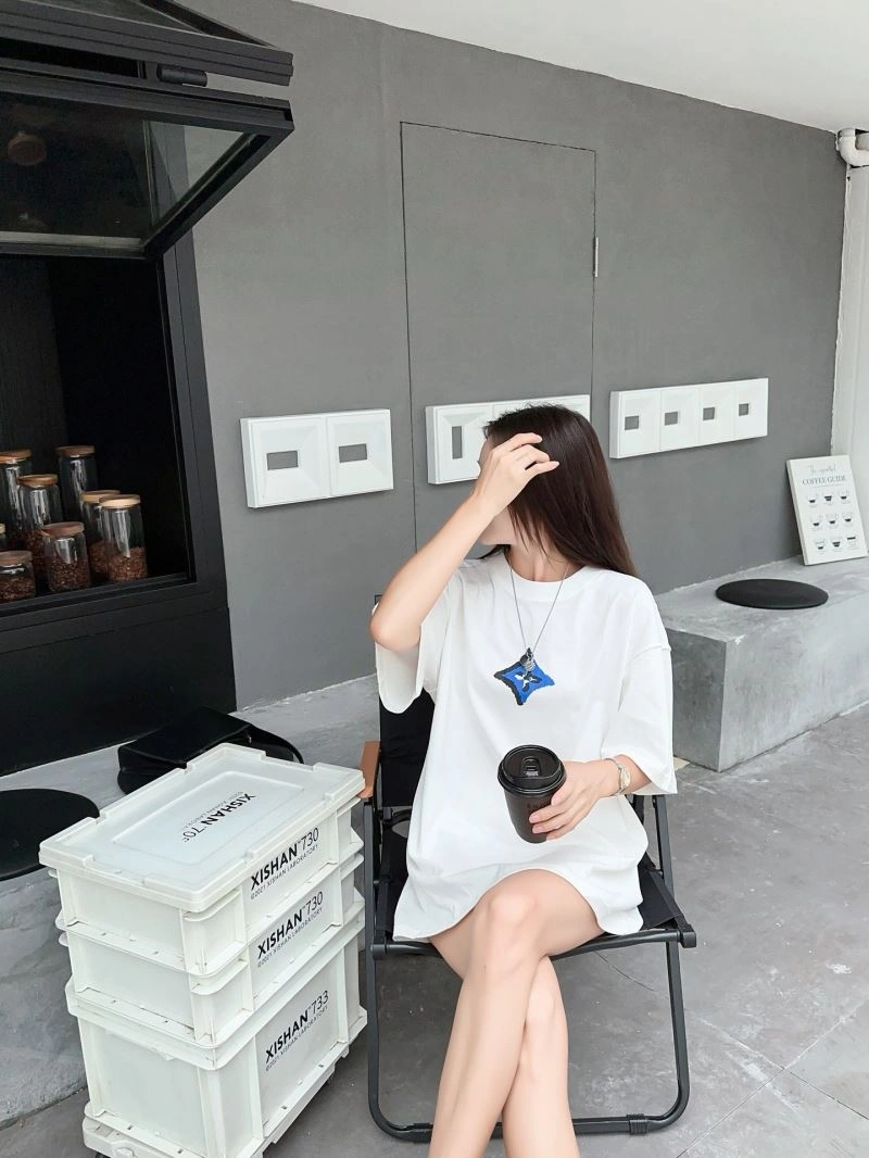Accurate model Louis Vuitton T-Shirts