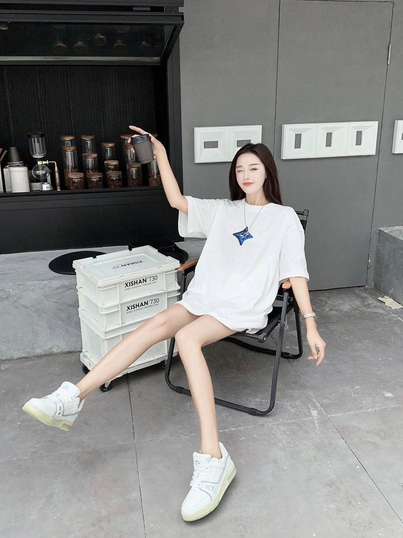 Accurate model Louis Vuitton T-Shirts