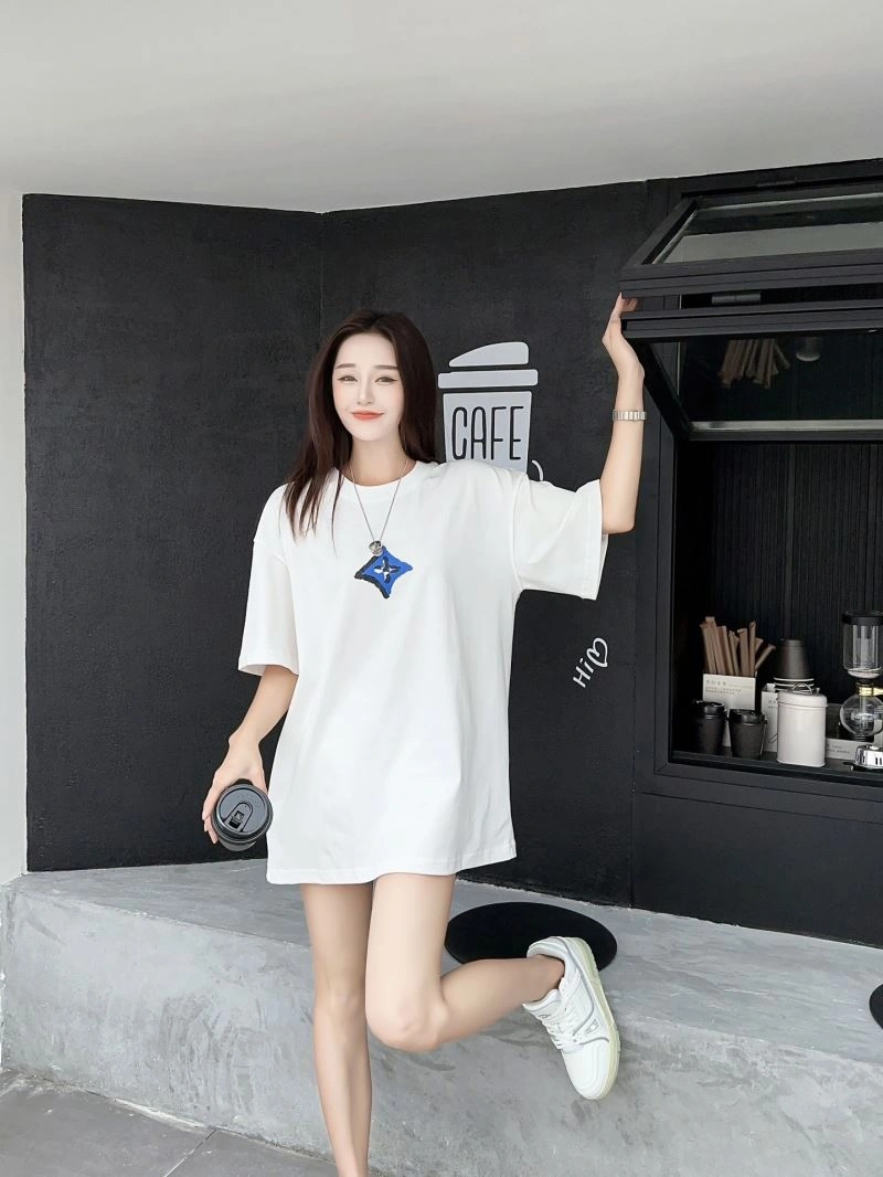 Accurate model Louis Vuitton T-Shirts