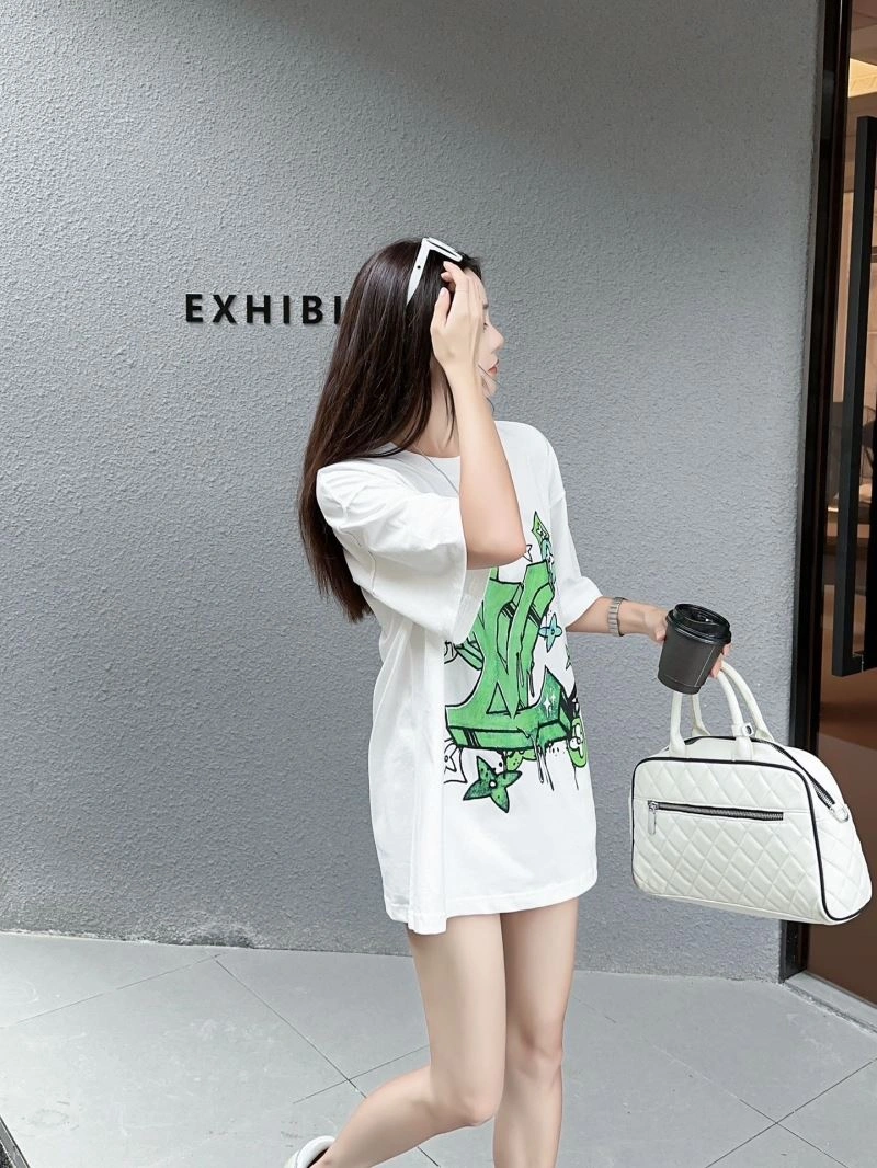 Exact replica Louis Vuitton T-Shirts