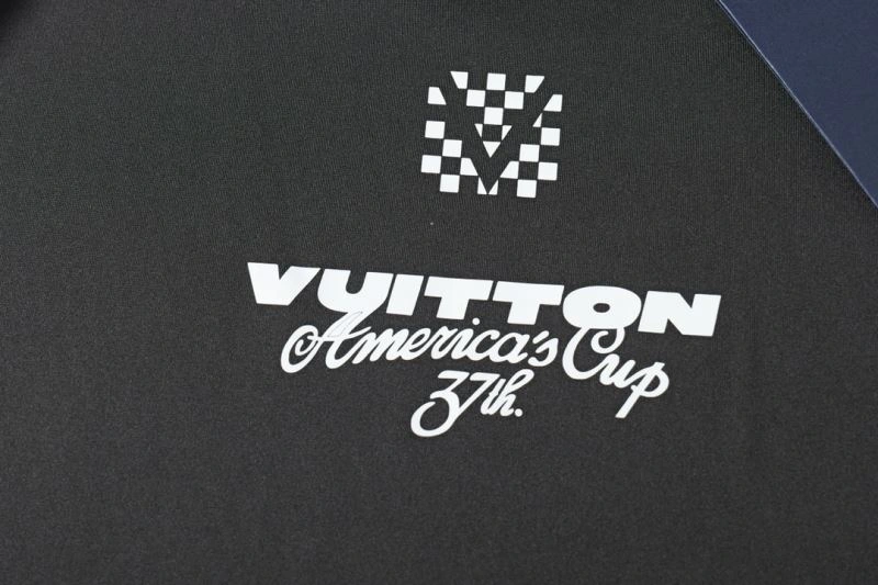 Accurate model Louis Vuitton T-Shirts