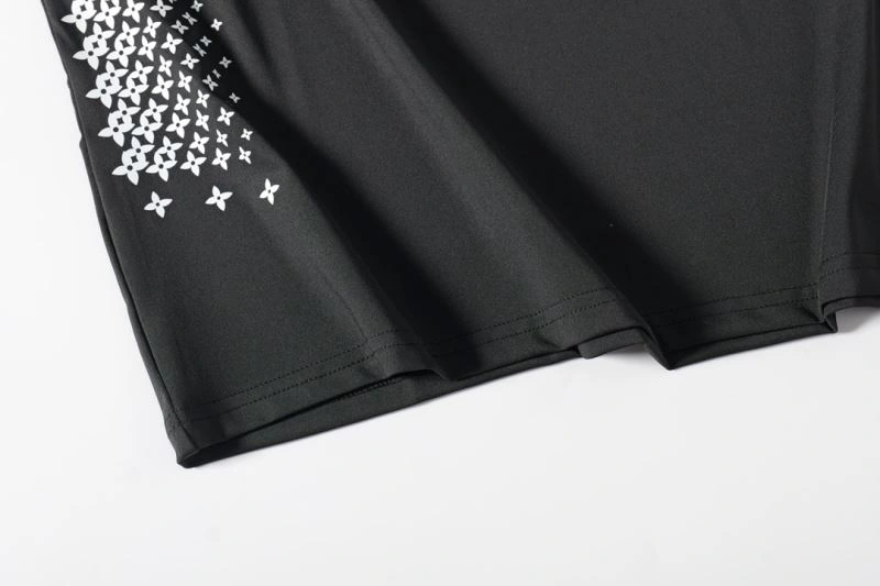 Accurate model Louis Vuitton T-Shirts