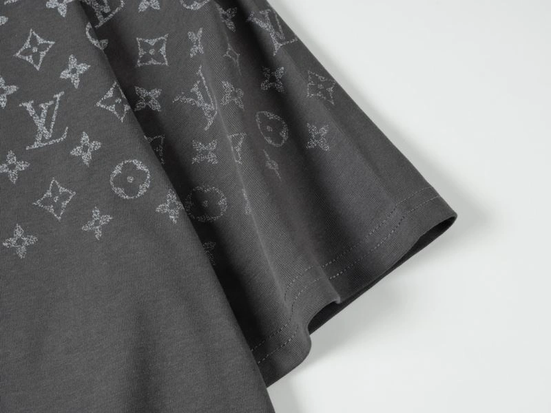 Precise copy Louis Vuitton T-Shirts
