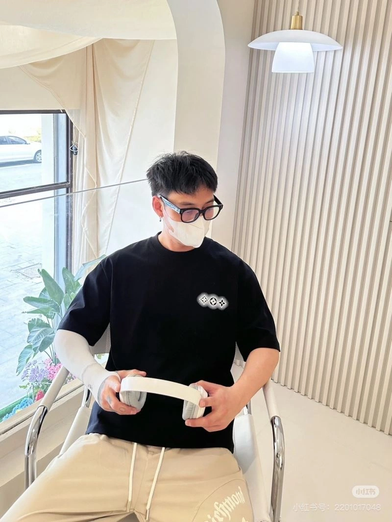 Low-cost Louis Vuitton T-Shirts