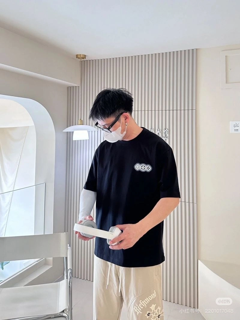 Low-cost Louis Vuitton T-Shirts