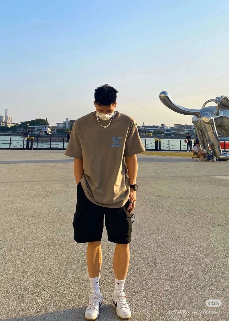 Bargain Louis Vuitton T-Shirts