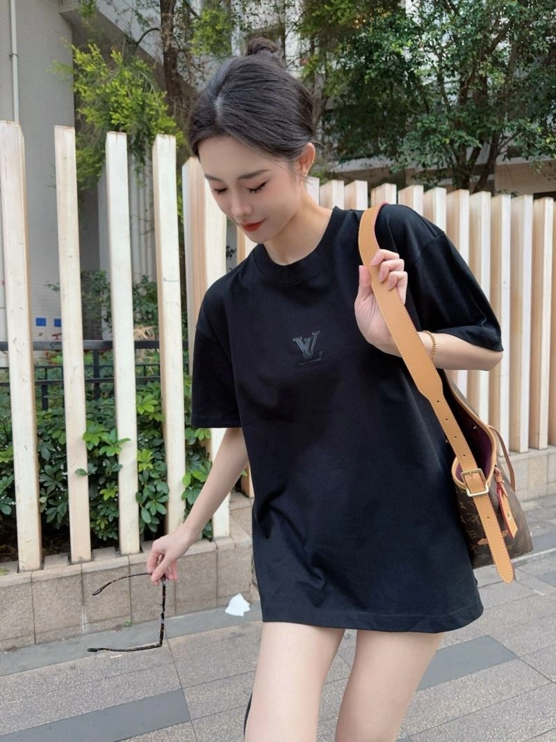 Indistinguishable Louis Vuitton T-Shirts