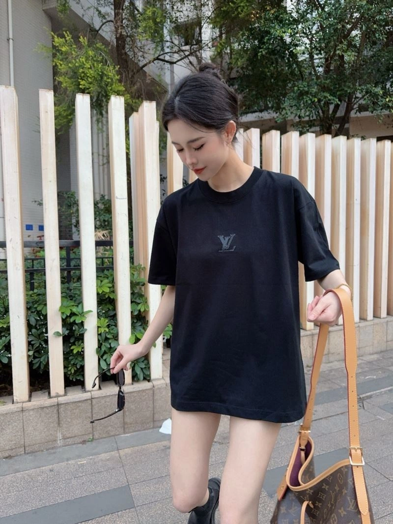 Indistinguishable Louis Vuitton T-Shirts