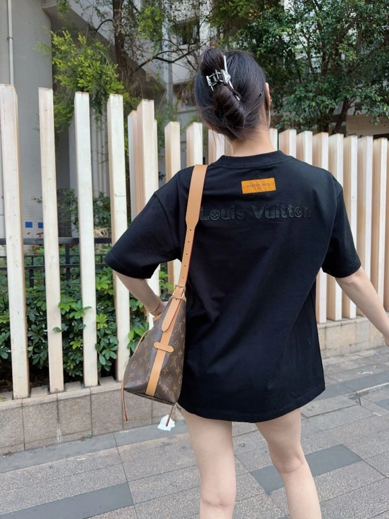 Indistinguishable Louis Vuitton T-Shirts