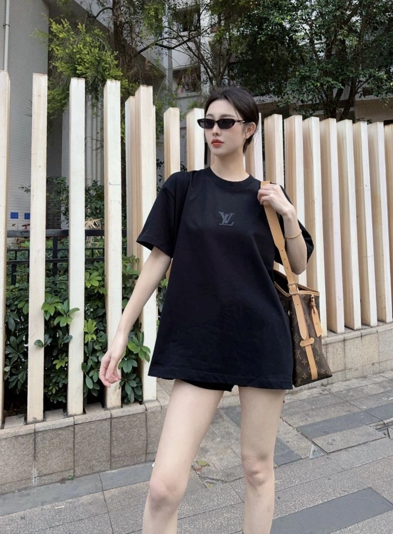 Indistinguishable Louis Vuitton T-Shirts