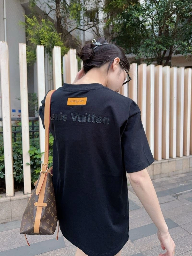 Indistinguishable Louis Vuitton T-Shirts