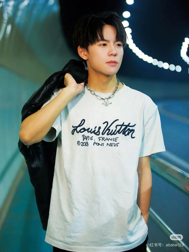 Cut-rate Louis Vuitton T-Shirts