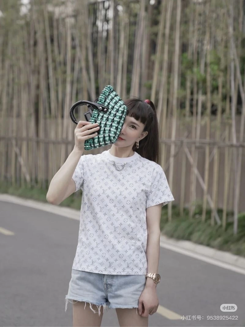 Indistinguishable Louis Vuitton T-Shirts