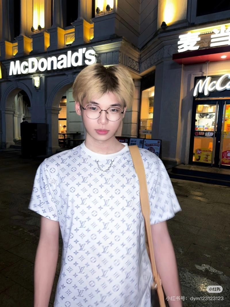 Indistinguishable Louis Vuitton T-Shirts