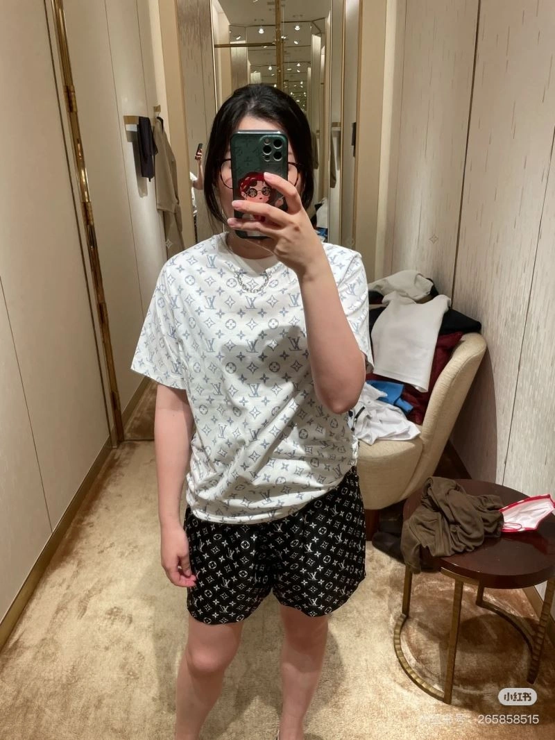 Indistinguishable Louis Vuitton T-Shirts