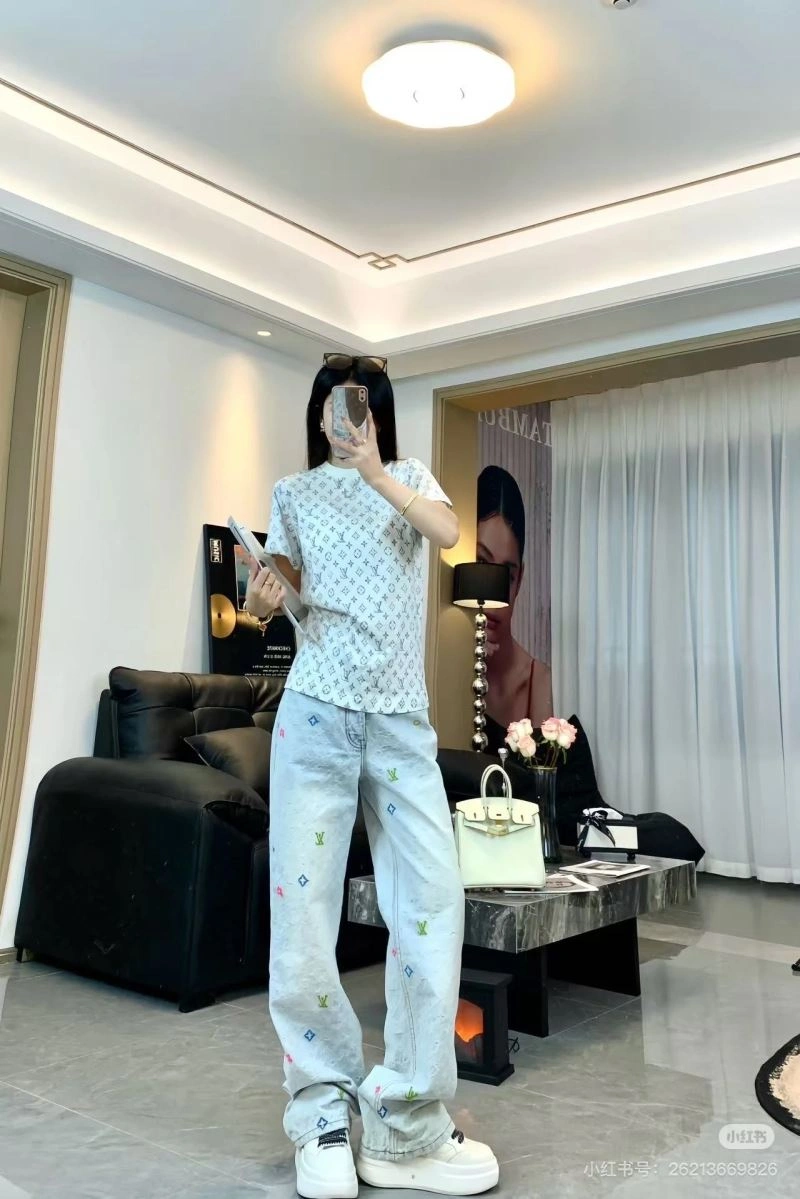 Indistinguishable Louis Vuitton T-Shirts