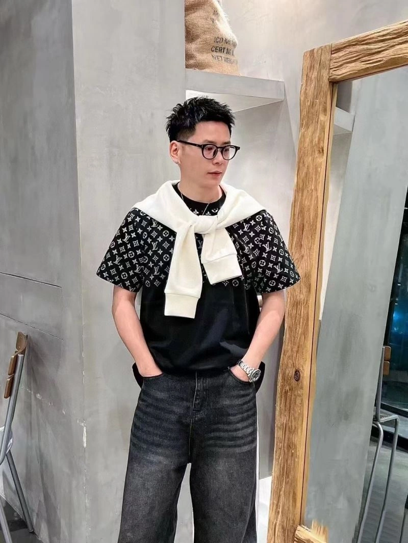 Precise copy Louis Vuitton T-Shirts