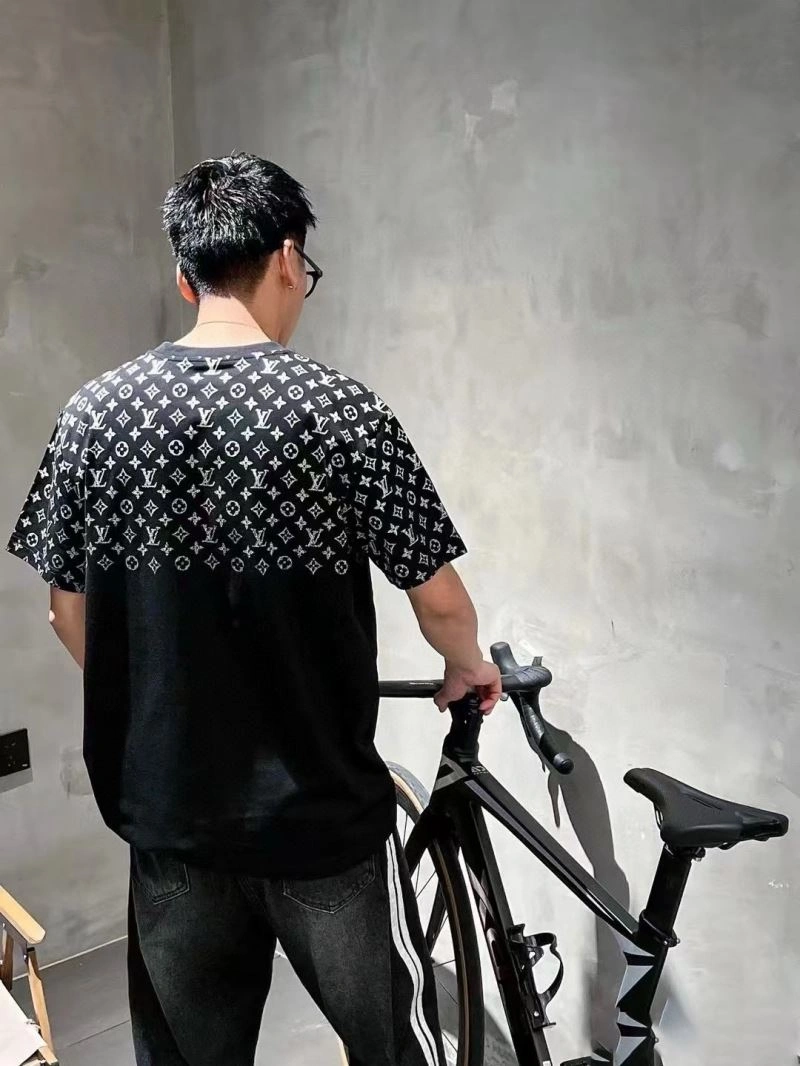 Precise copy Louis Vuitton T-Shirts