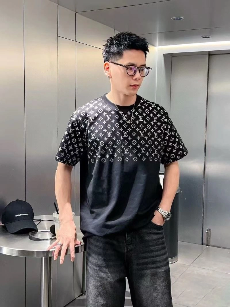 Precise copy Louis Vuitton T-Shirts