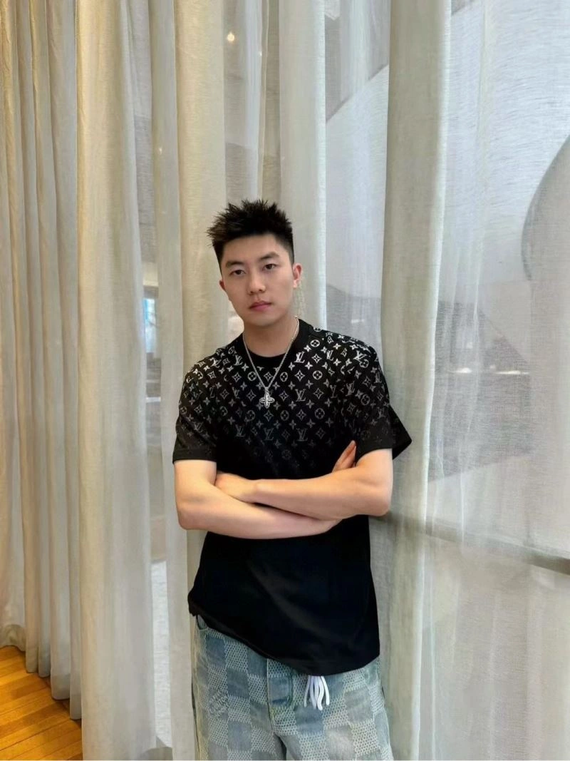 Precise copy Louis Vuitton T-Shirts