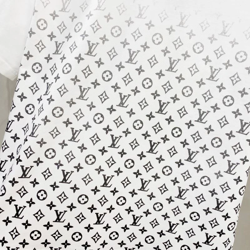 Accurate model Louis Vuitton T-Shirts