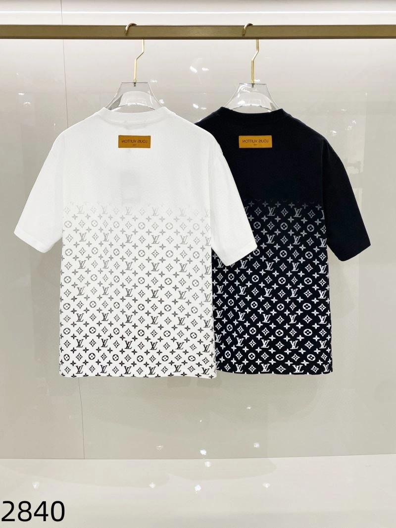 Accurate model Louis Vuitton T-Shirts