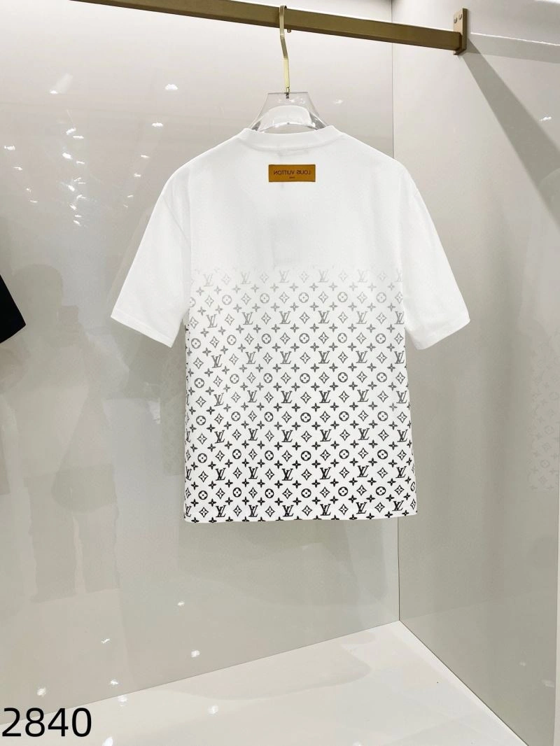 Accurate model Louis Vuitton T-Shirts
