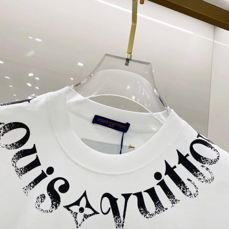 Accurate model Louis Vuitton T-Shirts