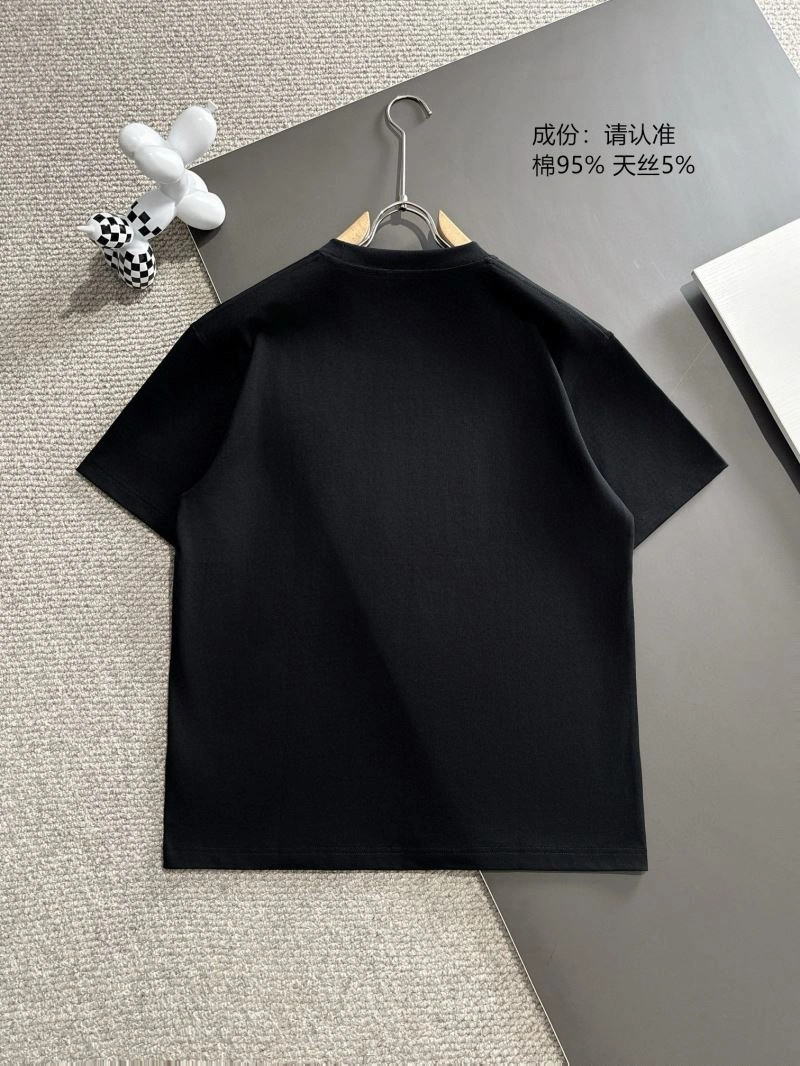 Accurate model Louis Vuitton T-Shirts