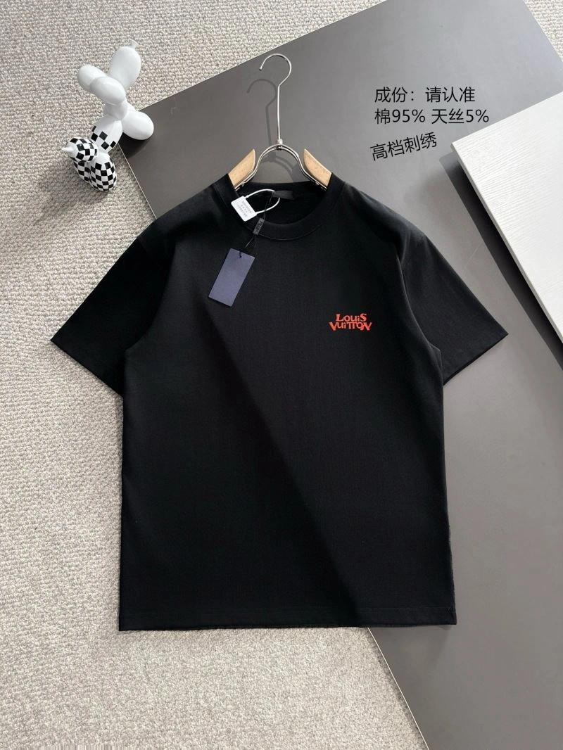 Accurate model Louis Vuitton T-Shirts
