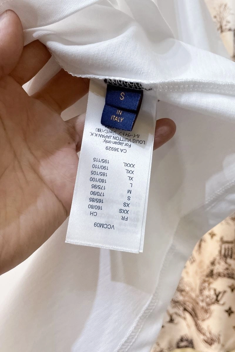 Precise copy Louis Vuitton T-Shirts