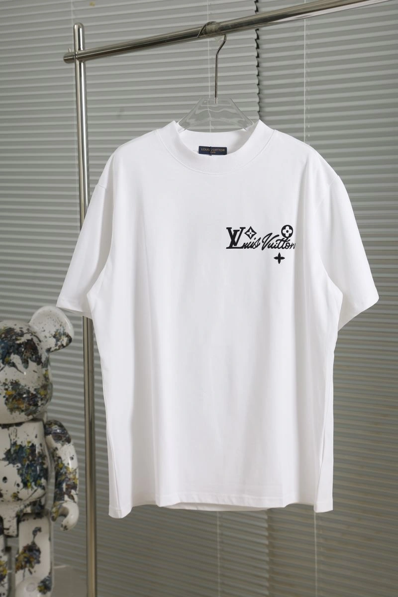 Accurate model Louis Vuitton T-Shirts