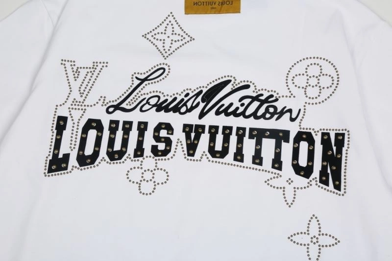 Accurate model Louis Vuitton T-Shirts