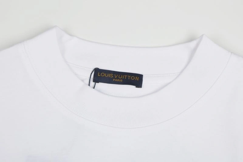 Accurate model Louis Vuitton T-Shirts