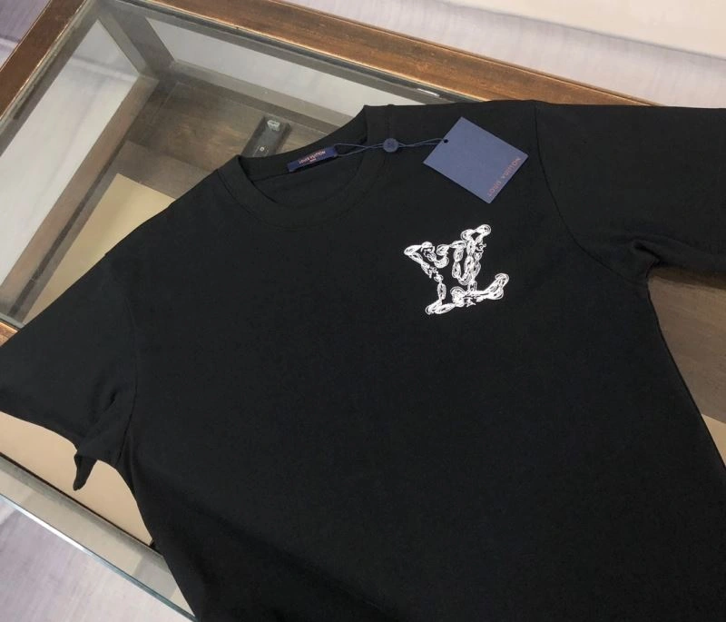 Accurate model Louis Vuitton T-Shirts