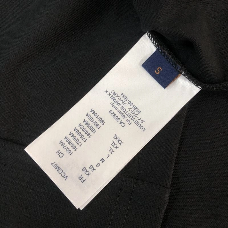 Accurate model Louis Vuitton T-Shirts